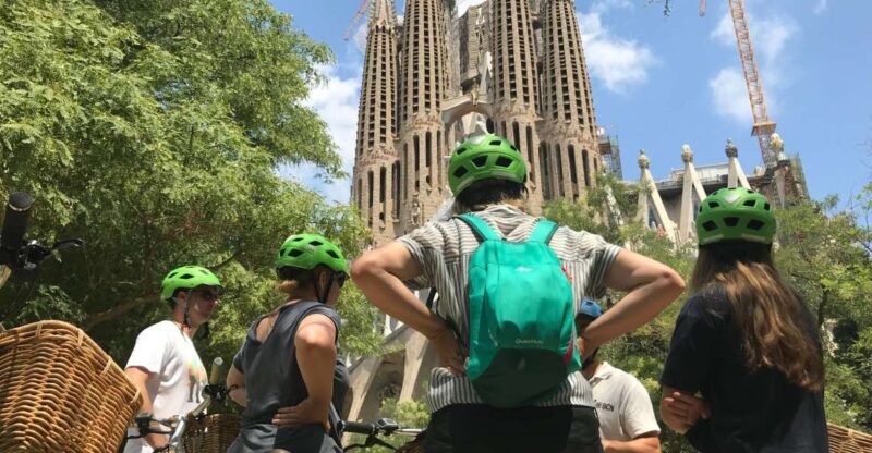 Barcelona: 2.5-Hour Bike or E-Bike Historical Tour - Starting Point and Initial Impressions