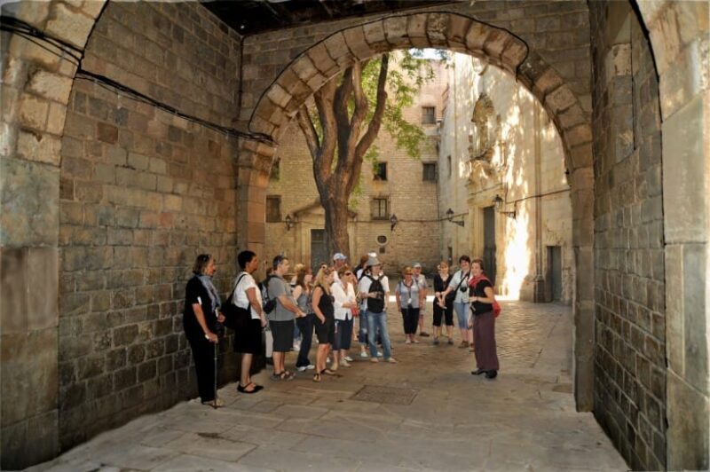 Barcelona 2-Hour Gothic Walking Tour - What Makes This Tour Stand Out?