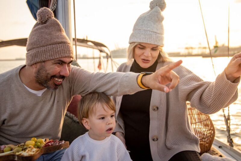 Barcelona : 2 hours Sailing tour with snacks and drinks - Who Should Consider This Experience?