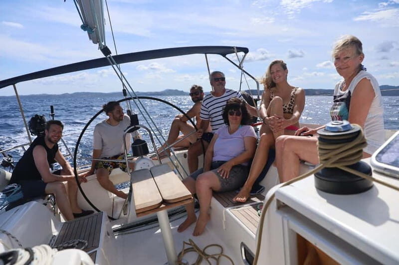 Barcelona 2h private sailing tour for 11 with local Skipper - FAQ