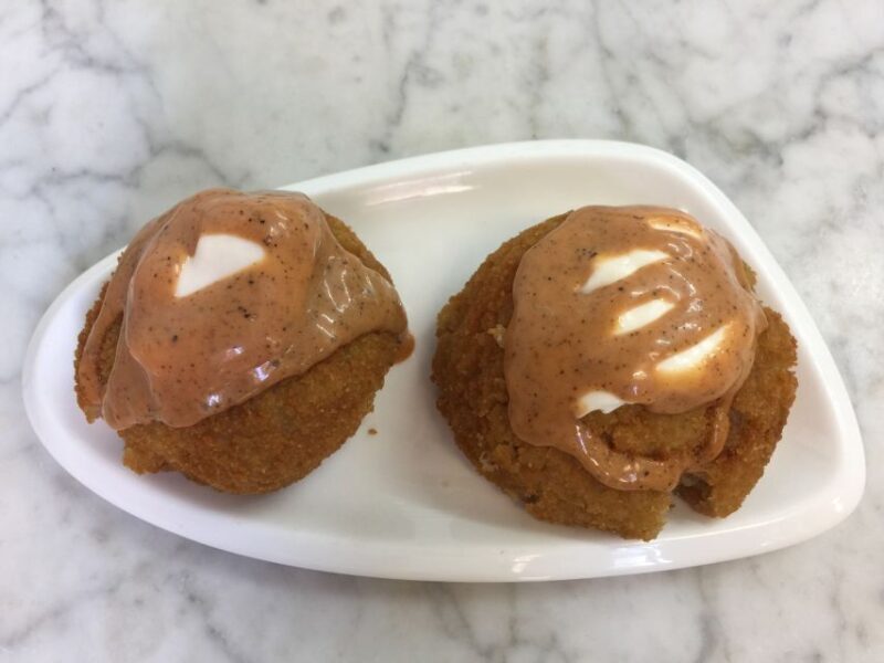 Barcelona: 3-Hour Sips, Sites & Bites Food & History Tour - The Guide & Group Size