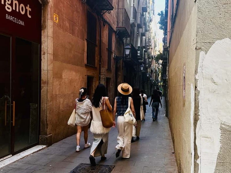 Barcelona: Adventure photo shoot tour in German/English - Discovering Barcelona through the Lens: A Practical and Authentic Approach