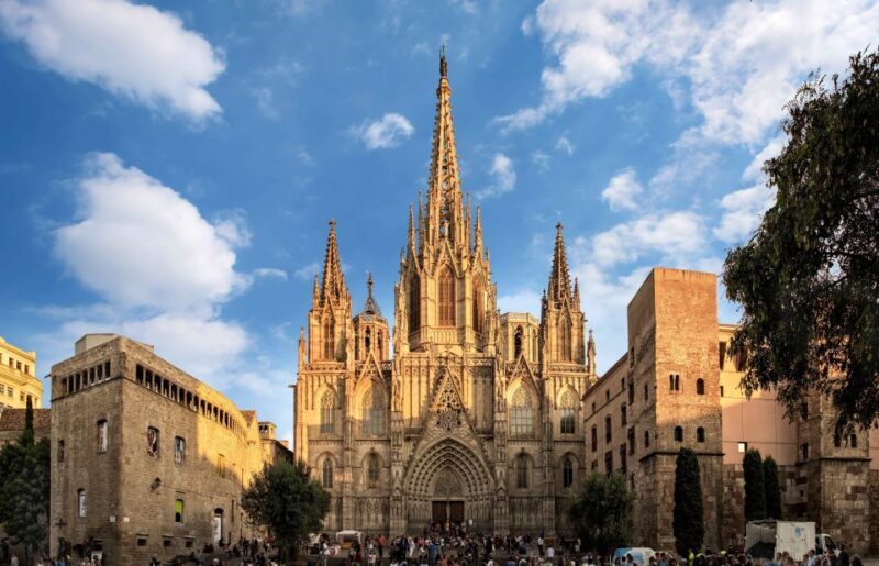 Barcelona: Barri Gotic Small Group Walking Tour - The Practical Side: What to Expect
