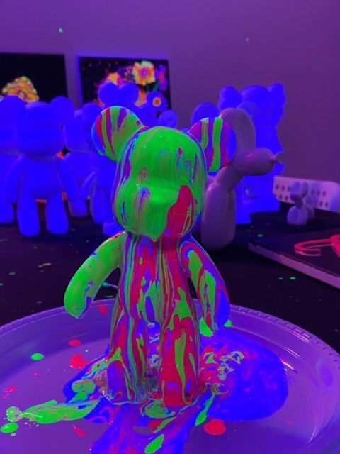 Barcelona: Bear-brick Fluorescent Painting | Wine and Art - Authenticity and Atmosphere