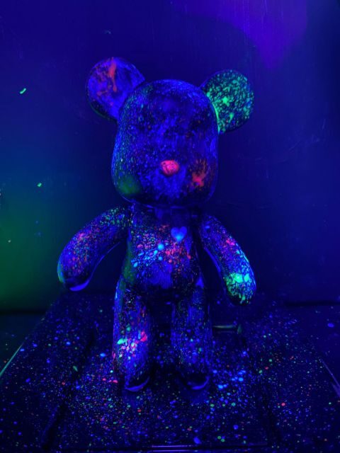 Barcelona: Bear-brick Fluorescent Painting | Wine and Art - The Sum Up
