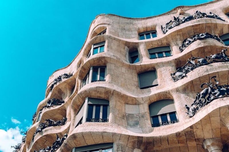 Barcelona: Casa Batlló, La Pedrera, & Chocolate Tasting Tour - Exploring Barcelona’s Architectural Marvels