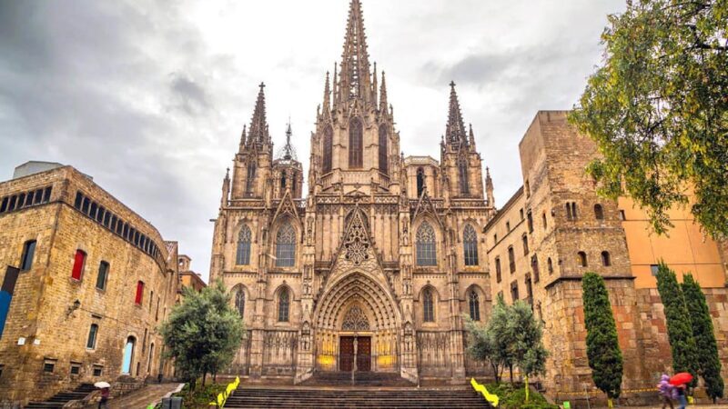 Barcelona Cathedral: Exclusive walking tour & entry tickets. - An Honest Look at the Tour