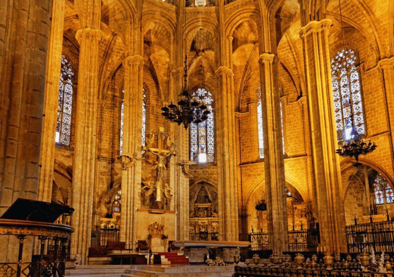 Barcelona Cathedral: Ticket, Guided Tour and VR Experience - Accessibility and Practical Tips