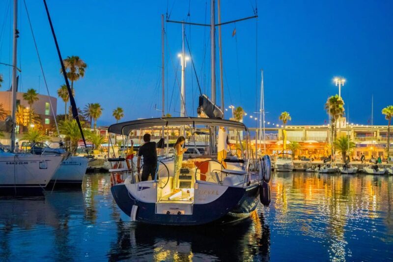 Barcelona: Cena Romántica y noche en camarote en velero - A Closer Look at the Experience