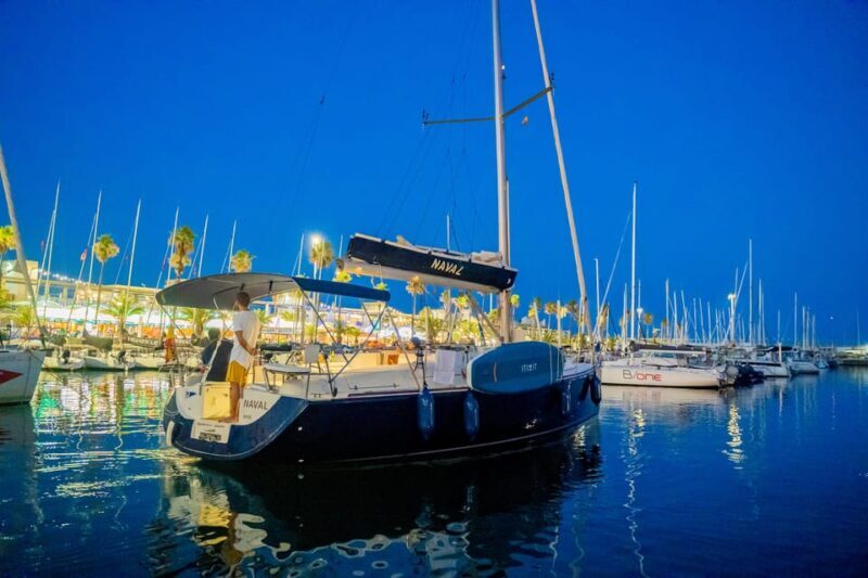 Barcelona: Cena Romántica y noche en camarote en velero - Who Will Appreciate This Experience?
