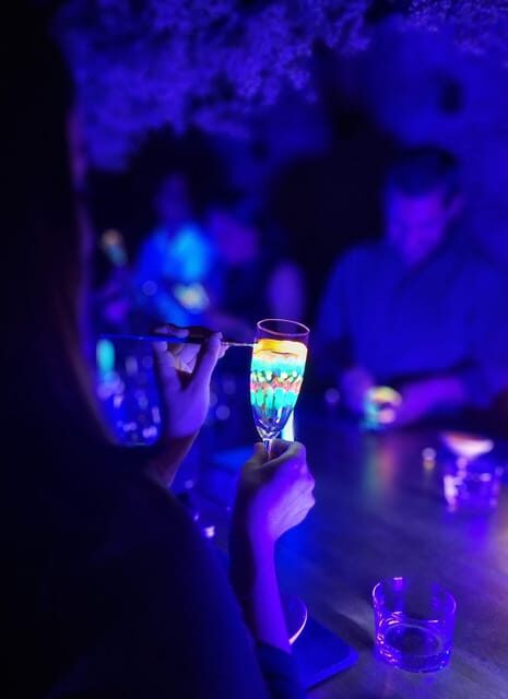 Barcelona: Cocktail Class Workshop - Make Shake Cook & Paint - The Experience in Detail