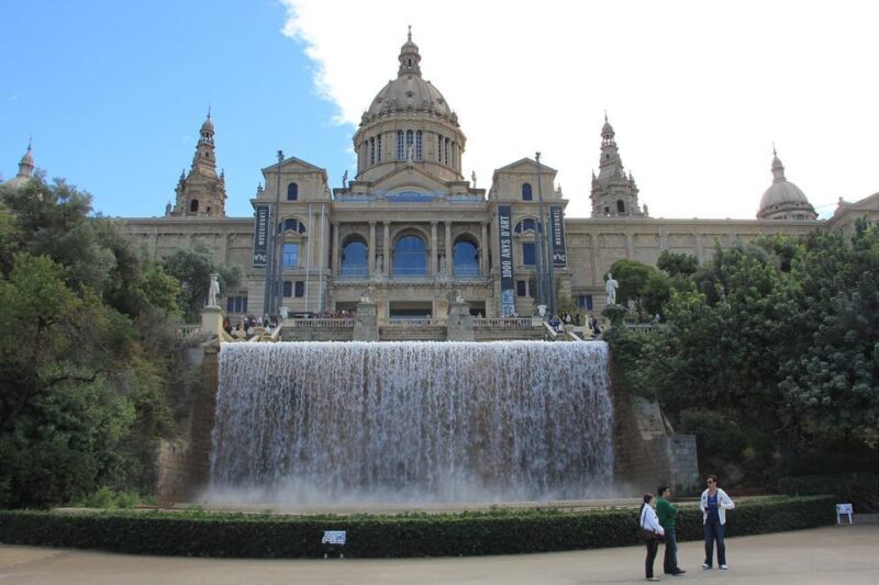 Barcelona: electric bicycle tour to the National Palace in Montjuic - Navigating the Experience