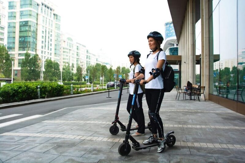 Barcelona: Electric scooter tour Gaudi and Gothic route - Key Points