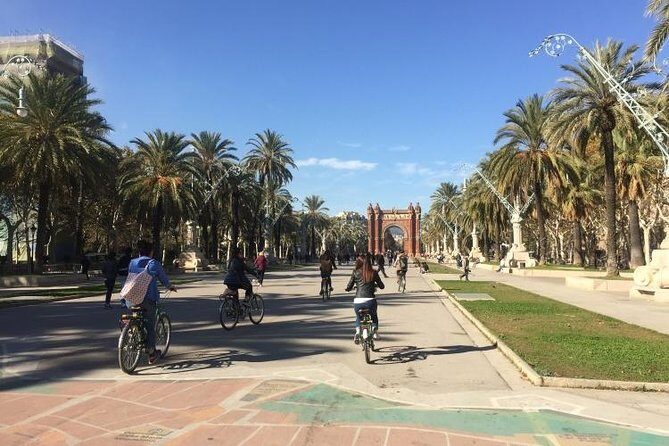 Barcelona Evening Small Group Bike Tour with Cava | with Private Option - Why Choose a Small-Group Bike Tour?