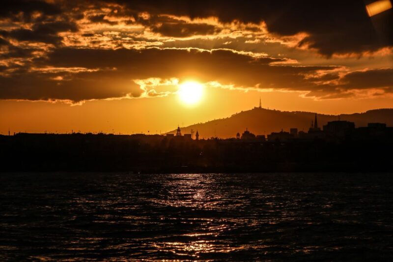 Barcelona: Exclusive 6-Hour Sailing Experience - Key Points