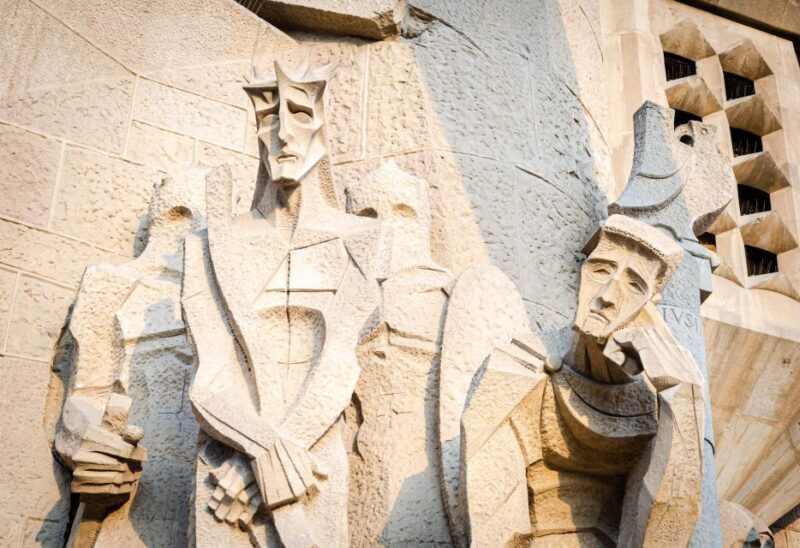 Barcelona: Exclusive Sagrada Familia Private Guided Tour - Accessibility and Practical Details