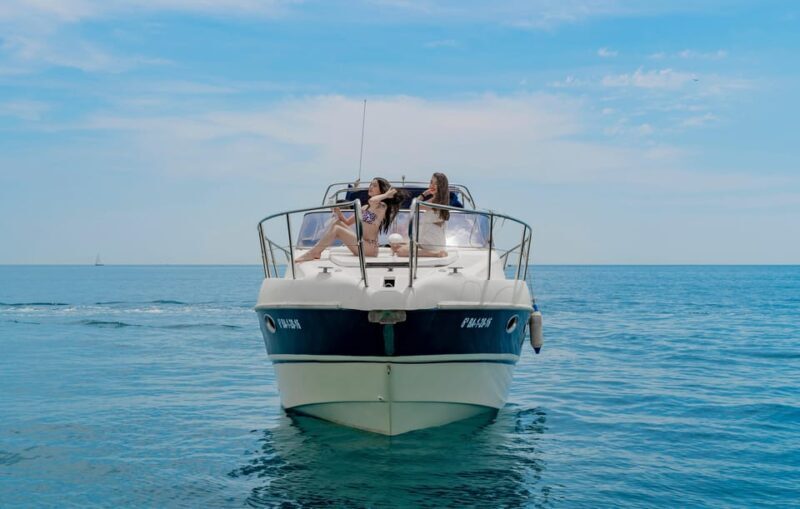 Barcelona: Exclusive Yatch tour with Drinks and Snacks - The Itinerary in Detail