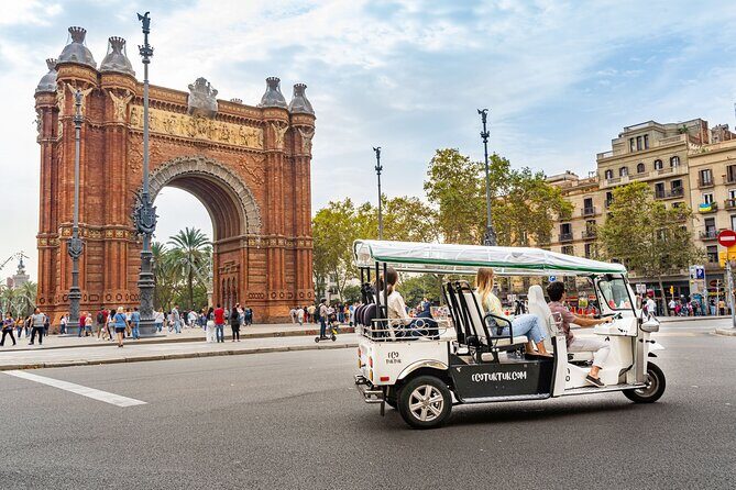 Barcelona Expert Plus Tour in Private Eco Tuk Tuk - Key Points