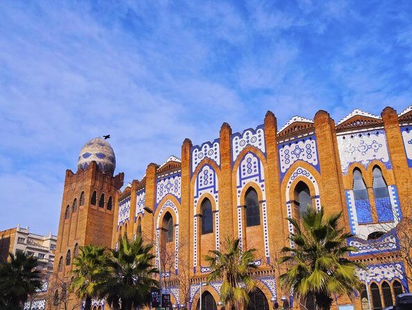 Barcelona Expert Tour in Eco Tuk Tuk Private - Key Points