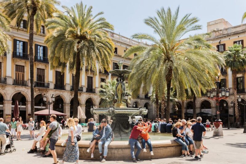 Barcelona: Explore the Gothic Quarter with a Local - Key Points