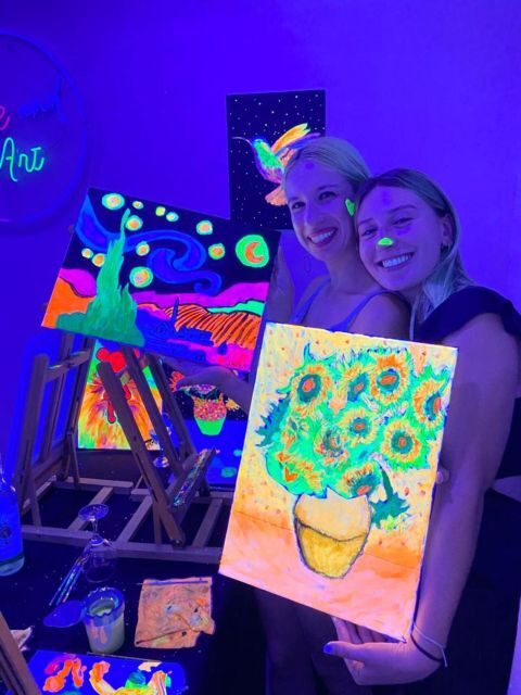 Barcelona: Fluorescent Paint and Wine Workshop - FAQ