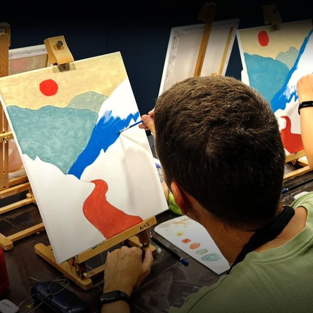 Barcelona: Fluorescent Painting Workshop with Wine and Creativity - Detailed Breakdown of the Experience