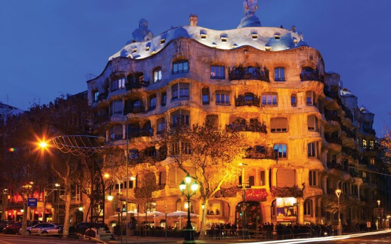 Barcelona: Gaudí Sightseeing Guided Segway Tour - The Itinerary in Detail