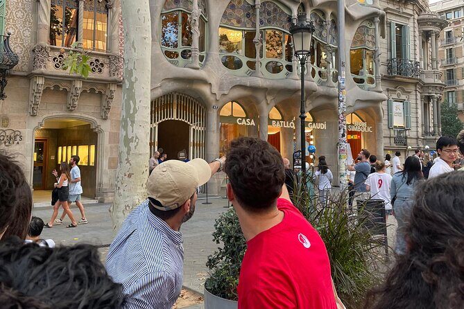 Barcelona: Gaudí, Tapa, Drink & Hidden Architectural Gems - Key Points