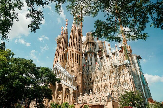 Barcelona: Gaudí, Tapa, Drink & Hidden Architectural Gems - Practical Considerations