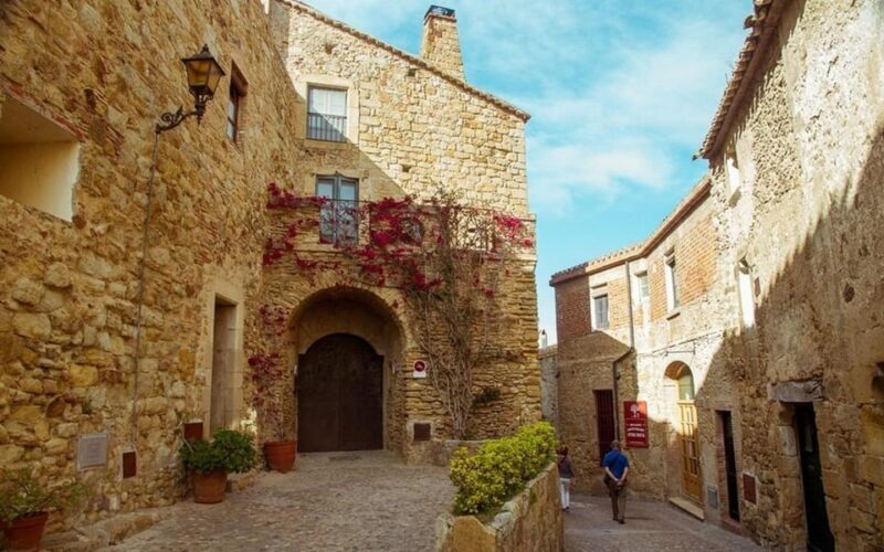 Barcelona: Girona Private Day Trip with Local Guide - Introduction to the Tour: A Day to Connect with Catalonia’s Past