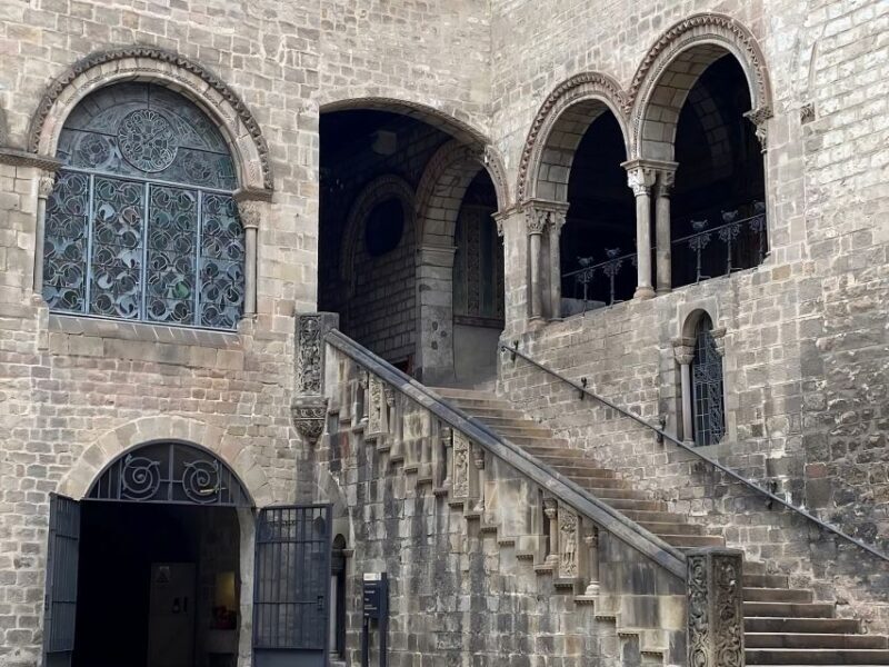 Barcelona: Gothic Quarter Group or Private Tour - Key Points