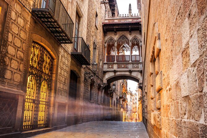 Barcelona Gothic Quarter Scavenger Hunt and City Highlights Walking Tour - Key Points