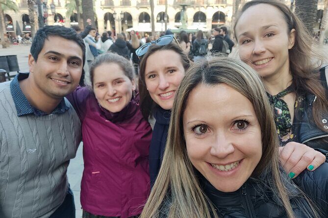 Barcelona Gothic Quarter Scavenger Hunt and City Highlights Walking Tour - The Tour Experience in Detail