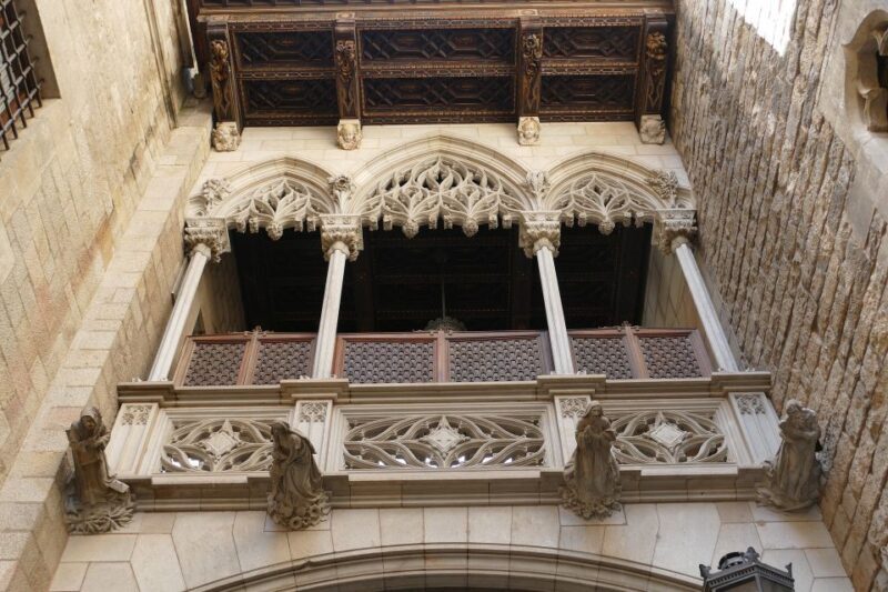Barcelona: Gothic Quarter Walking Tour with Optional Pintxos - Key Points