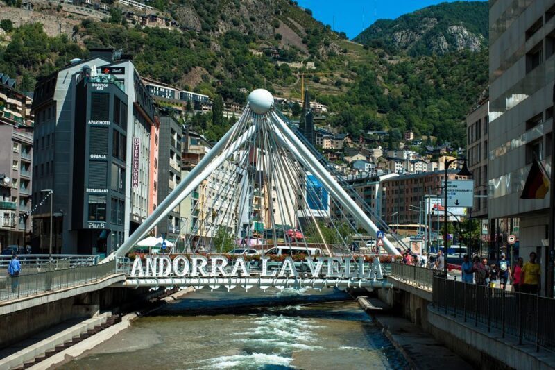 Barcelona: Guided Day Trip to Andorra, France, and Spain - An In-Depth Look at the Experience