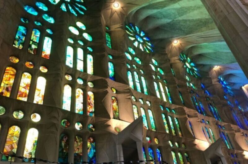 Barcelona: Guided Sagrada Familia Tour & Skip-The-Line Entry - Overview of the Experience