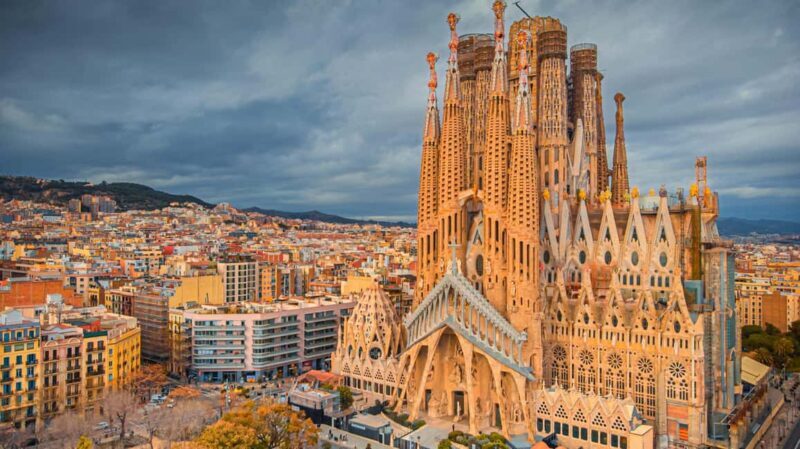 Barcelona: Guided visit of the Sagrada Familia - The Contrasting Façades