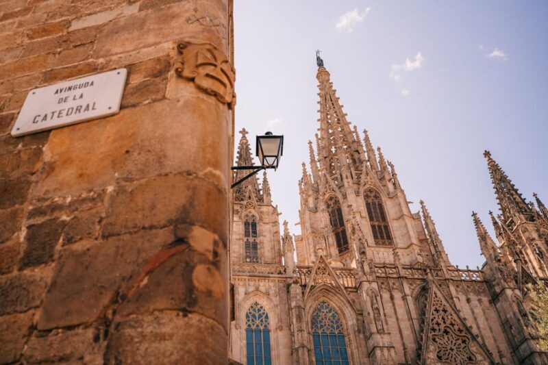 Barcelona: Guided Walking City Tour, Cable Car & Boat Ride - Walking the Gothic Quarter