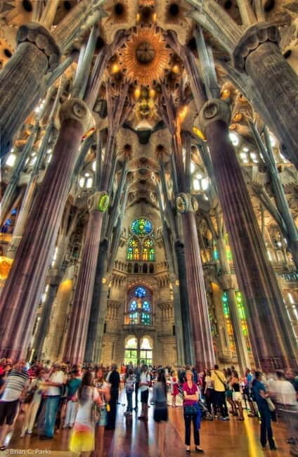 Barcelona: La Sagrada Familia Fast-Track Guided Tour - Key Points