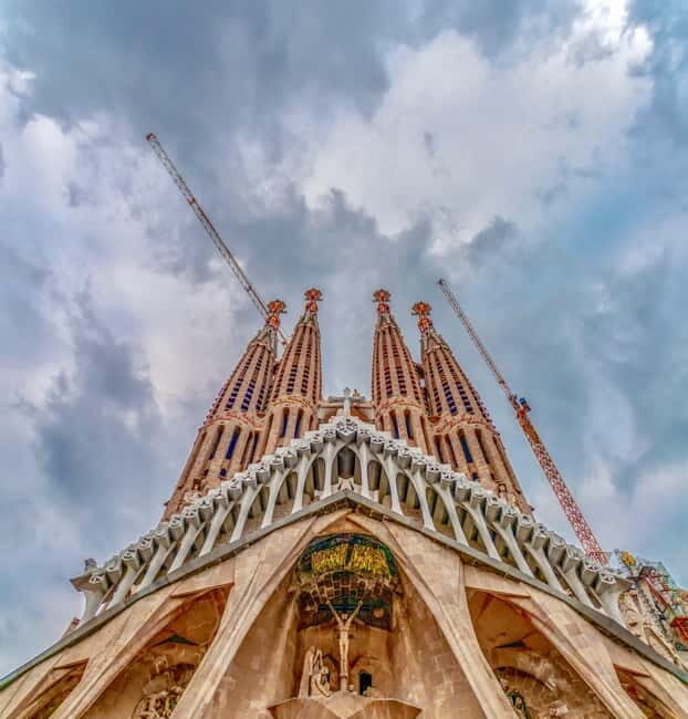 Barcelona: La Sagrada Familia Fast-Track Guided Tour - Why Choose This Tour?