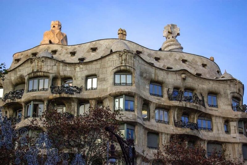 Barcelona Layover Experience: Must-See City Highlights - Key Points