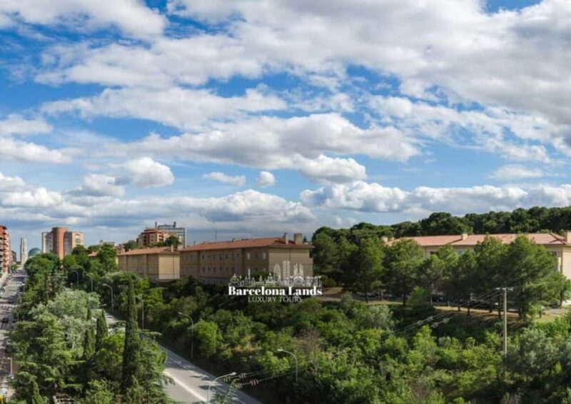 Barcelona: Luxury Dalí y Girona Tour - Key Points