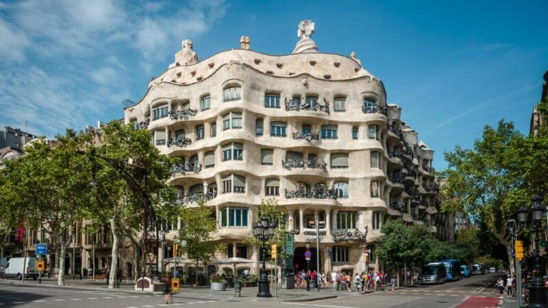 Barcelona: Modernism Gaudi Architectural Walking Tour - Key Points