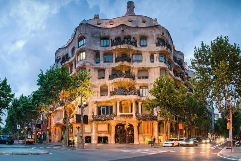 Barcelona: Night Bus Tour with Live Guide - Key Points