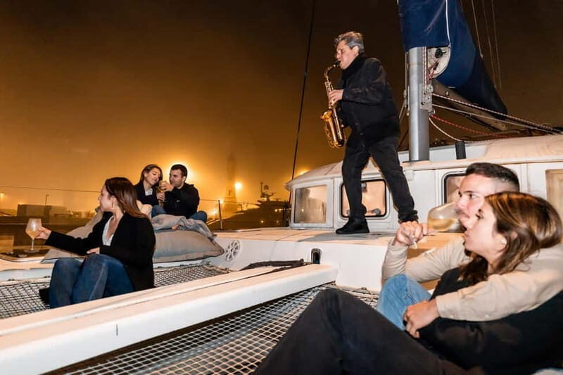 Barcelona: Night Cruise with Live Saxophone & Drink - Key Points