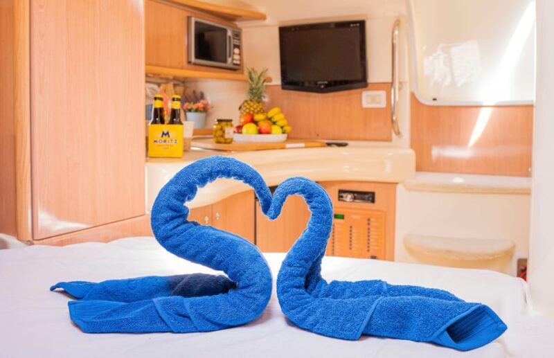 Barcelona: Night on a private Yatch with romantic dinner - Key Points