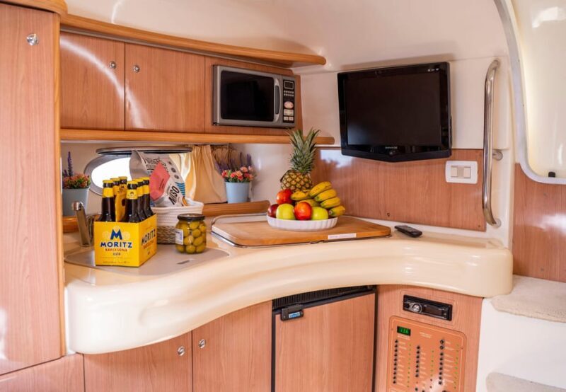 Barcelona: Night on a private Yatch with romantic dinner - Authentic Reviews and Perspectives