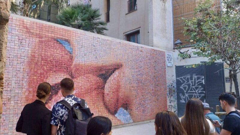 Barcelona: Old City Guided Walking Tour with a Local - The Itinerary in Detail: What to Expect