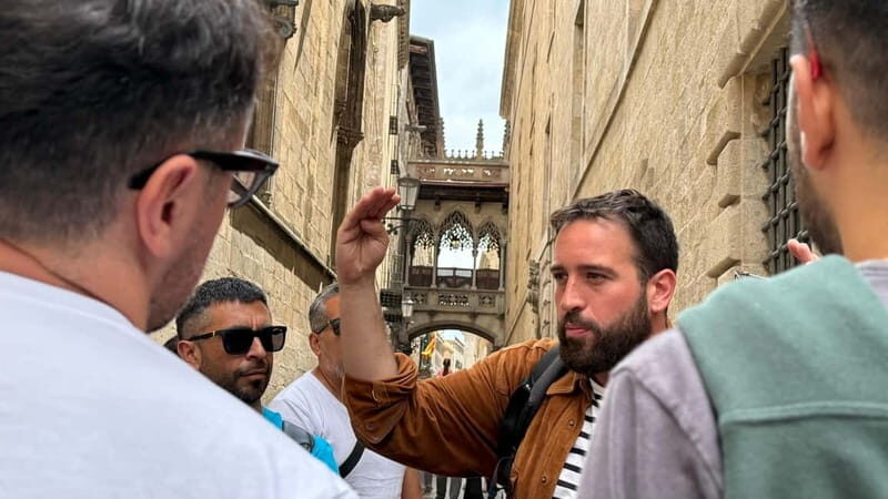 Barcelona: Old Town Epic Tour with Tapas & Cañas! - Authentic Stories and Guide Expertise
