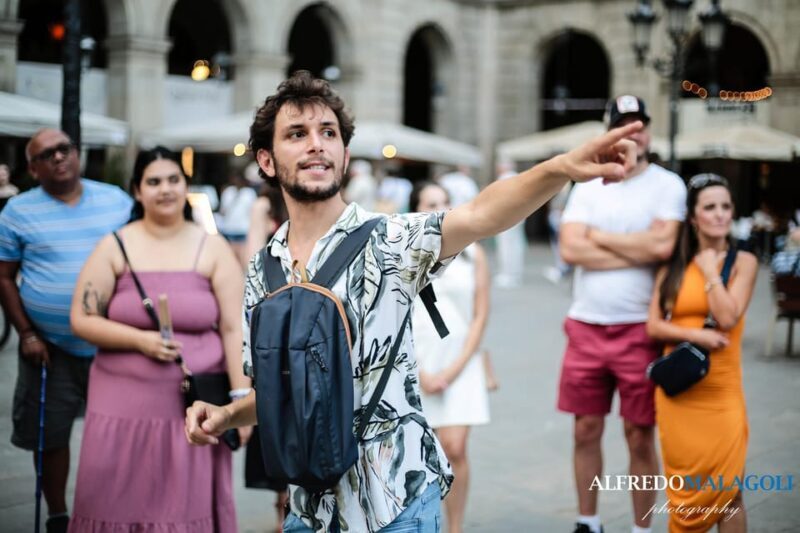 Barcelona: Old Town Guided Walking Tour - Key Points